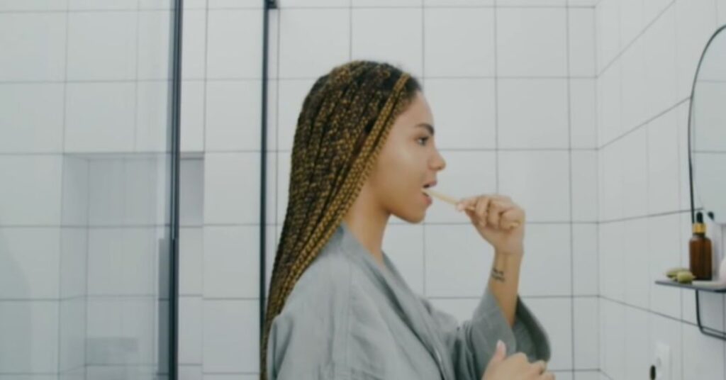 Evite caries y enfermedades de las encías aprendiendo a tratar la placa ...